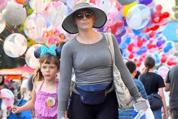 Bryce Dallas Howard with daughter Beatrice Jean | Ecelebritymirror