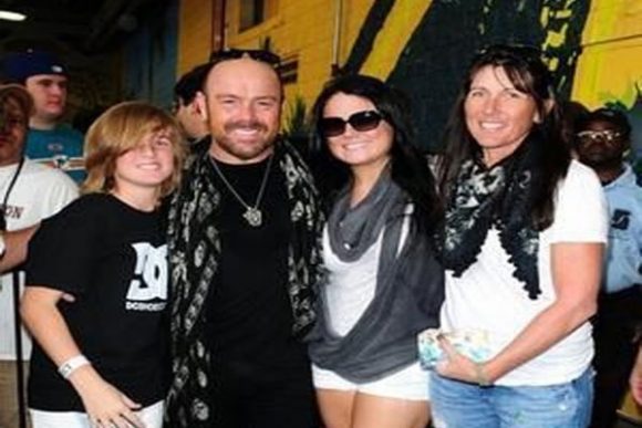 Jason Bonham with his family | Ecelebritymirror