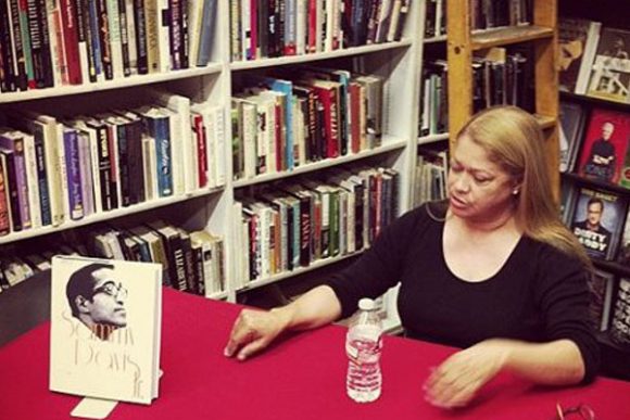 Tracey Davis honors father Sammy Davis | Ecelebritymirror