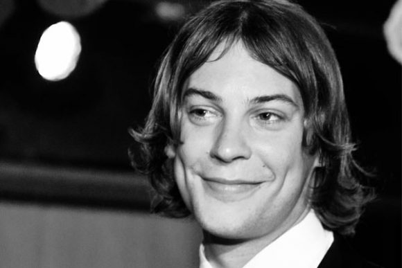 Meet Angus Sutherland - Photos Of Donald Sutherland's Son With Wife ...