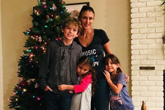 Meet Chester Bennington's Twin Daughter That He Had With His Wife ...