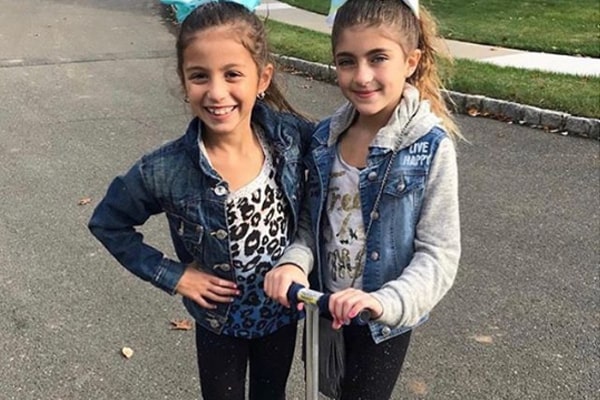 Audriana with her best friend Amelia | Ecelebritymirror