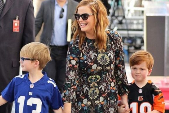 Amy Poehler with her boys Archie Arnett and Abel Arnett | Ecelebritymirror