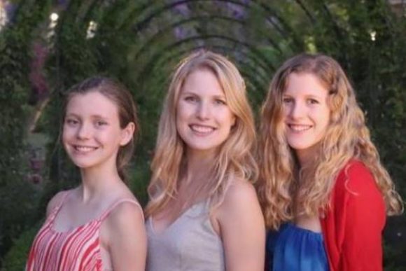 Meet Elizabeth Louise Astin - Photos Of Sean Astin's Daughter With ...