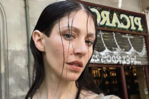 Fans Are Going Gaga Over The Cutest Musical Duo Caroline Polachek And ...