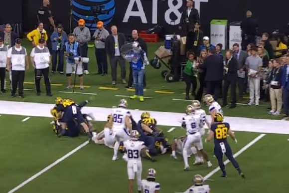 Michigan Mike Sainristil Interception Led The Win Against Huskies ...